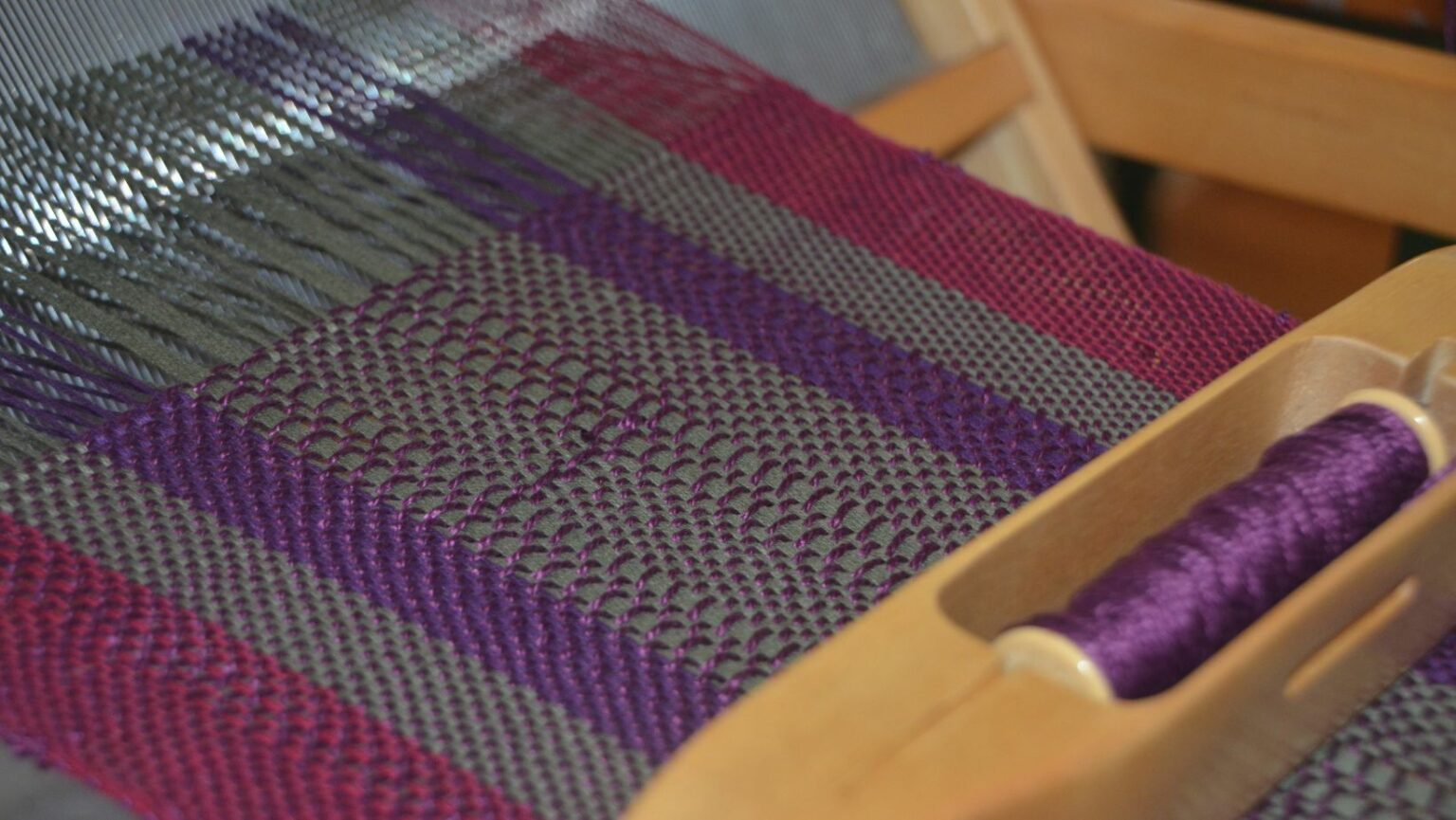 How To Craft A Loom: A Beginner's Guide - Important Cool